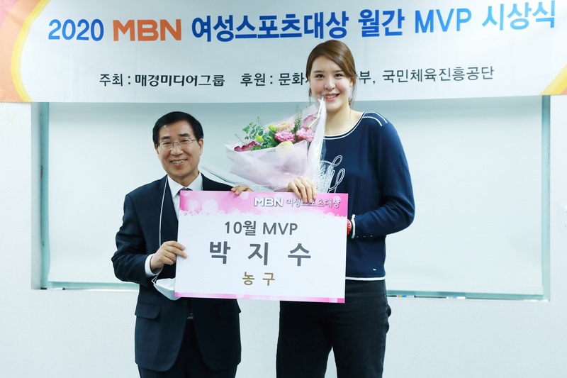 KB 박지수, MBN 여성스포츠대상 10월 MVP…"국보급 센터"