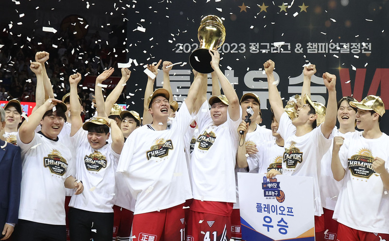 프로농구 KGC, SK 꺾고 2년 만에 우승…MVP는 오세근