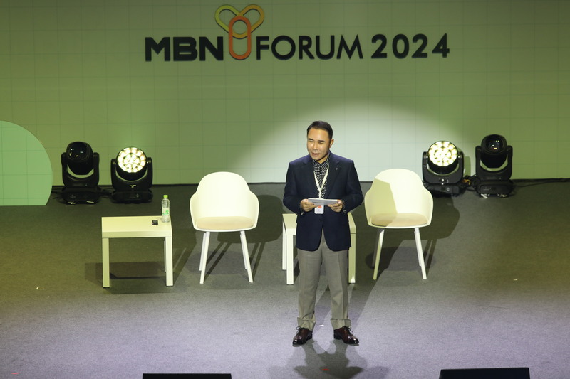 [MBN Y 포럼] 샐러리맨 성공 신화를 일군 윤홍근 제너시스BBQ 그룹 회장