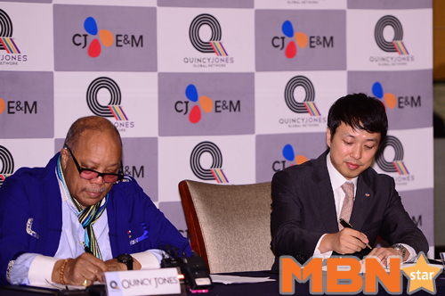 [MBN포토] CJ E&M, 퀸시존스와 글로벌 뮤직 파트너십 MOU 체결