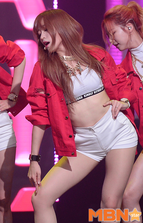 EXID 하니, `아슬아슬 쓸어 내리며~` [MBN포토]