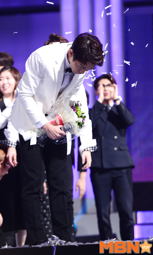 슈퍼스타K7 우승자 케빈오, `감사의 배꼽 인사` [MBN포토]