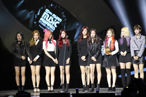 2015 MAMA 트와이스, 데뷔 2달만에 신인상 수상