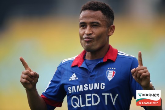 ‘눈물의 역전골’ 산토스, K리그 클래식 38R MVP