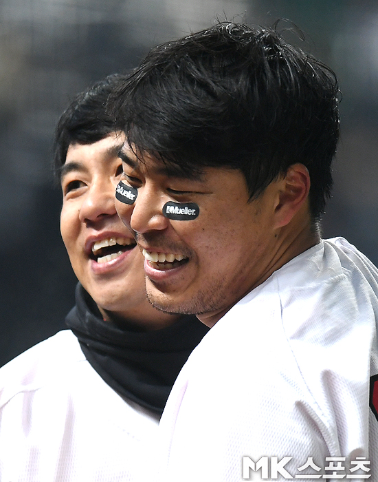 김강민-한동민, PO5차전 우리가 끝냈어 [MK포토]