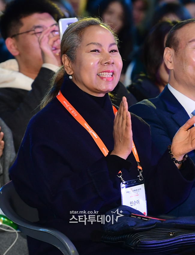 [포토] MBN Y 포럼 참석한 가수 인순이