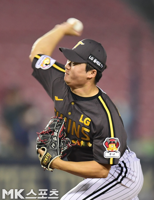 고우석 '승리 마무리한다' [MK포토]