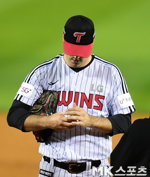 ‘벌써 4년’ 장발 에이스 없이 승리 없는 LG, 또 ‘켈리’ 없이 못 이겼다 [PO2]