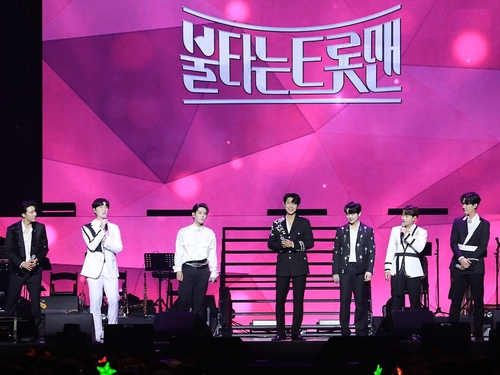 ‘불타는 트롯맨’ TOP7, 첫 미국 투어 돌입