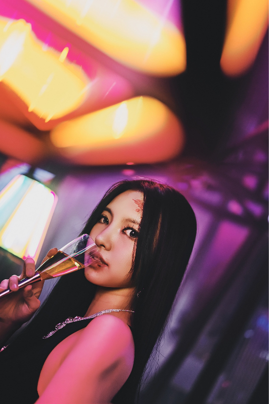 ‘데뷔 D-11’ VVS, 리더 브리트니 공개…‘궁극의 비주얼’