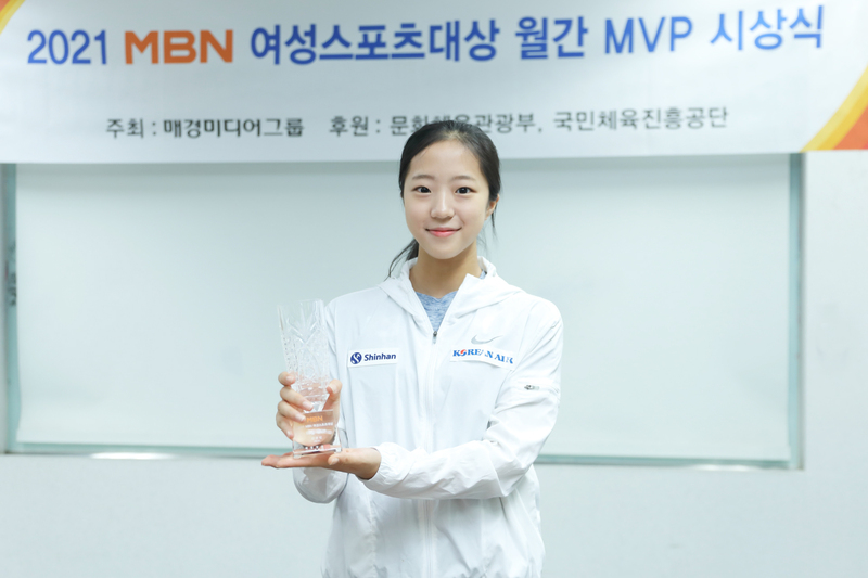 '탁구 신동' 신유빈, MBN 여성스포츠대상 10월 MVP 수상