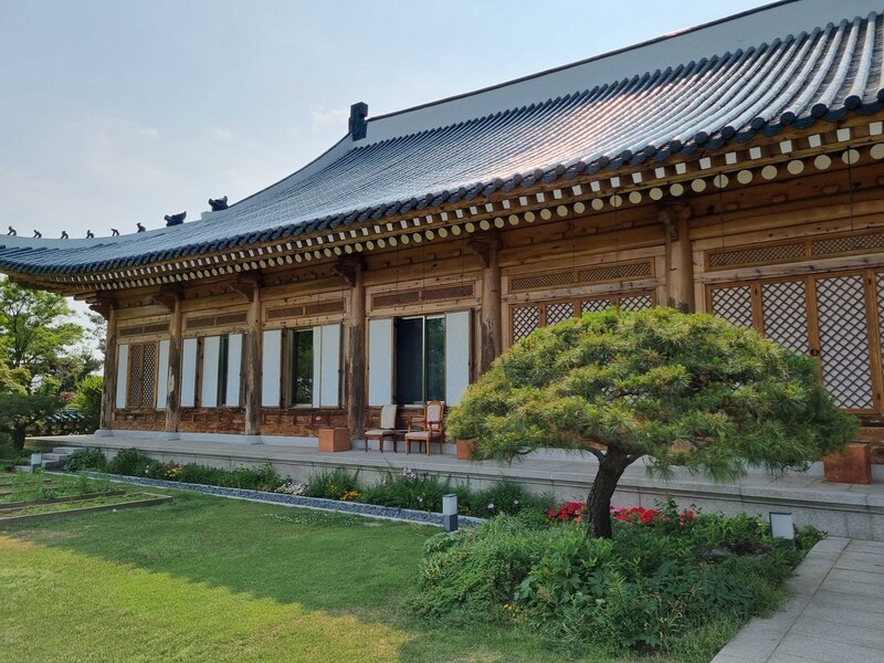 청와대서 고려·조선시대 추정 유물 발견…정밀 조사 필요