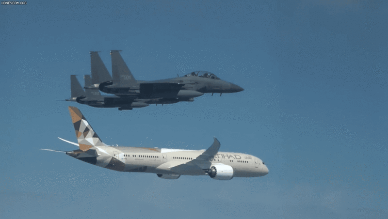 '첫 국빈 방문' UAE 대통령, 공군 전투기 4대 호위 속 도착