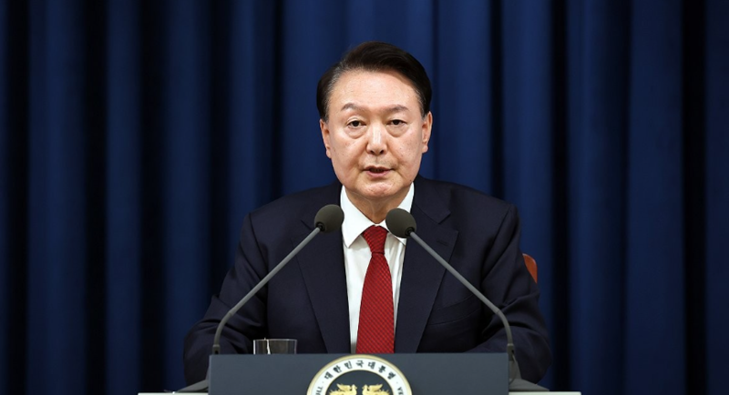 참모들도 눈치 못 챈 비상계엄…밤 9시 넘어 ‘급전개’