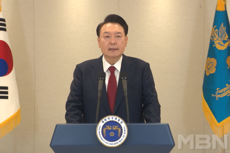 법원, 윤 대통령 체포영장 발부…헌정사상 처음