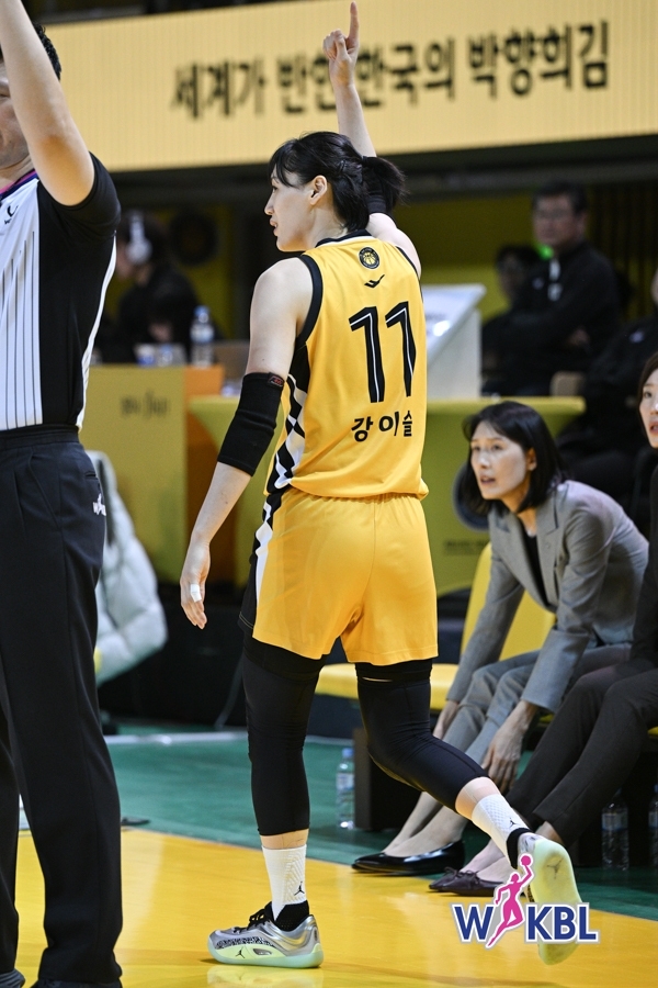 'KB 간판 슈터' 강이슬, 연봉 3억 5천만 원에 도장…WKBL 전체 4위