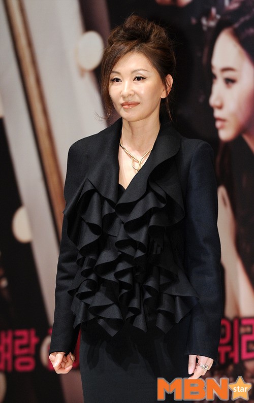 이미숙, KBS 연기대상 MC 발탁…돌직구 화법 통할까?