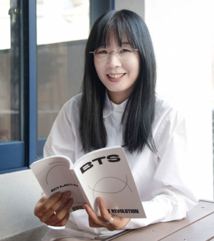 [INTERVIEW 배양숙의 Q] 'BTS 예술혁명'의 저자 한국외국어대학교 이지영 교수