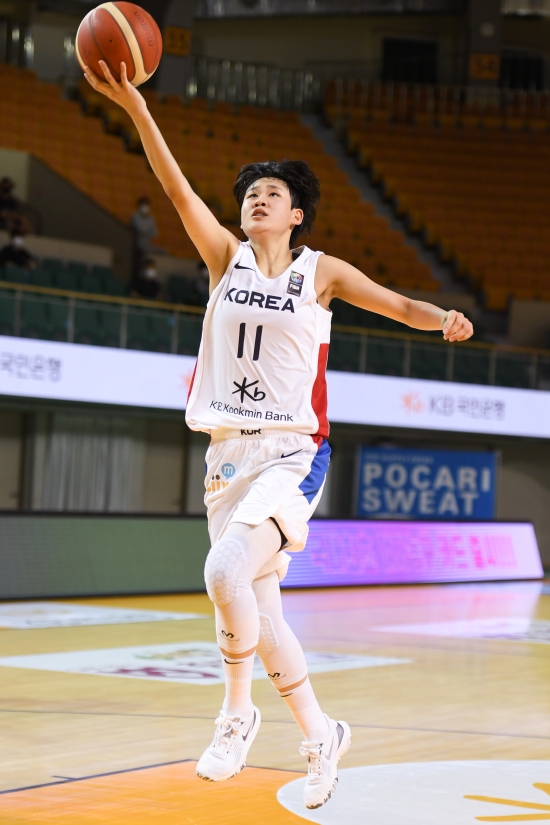 인도에선 울었지만 프로 유니폼 입고 활짝…청대 7인방 전원 지명 [WKBL 드래프트]