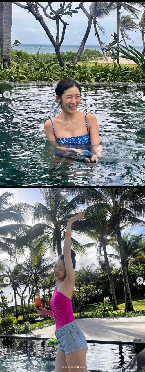 오마이걸 아린, 막내의 반란...수영복 자태에 드러난 ‘볼륨 몸매’ [M+★SNS] - MBN