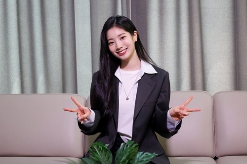 다현, 데이식스 영케이 뮤직비디오 출연...JYP 선후배 훈훈한 촬영